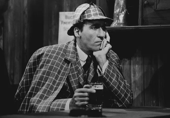 Aghaidheanna éagsúla Sherlock Holmes 19777_1