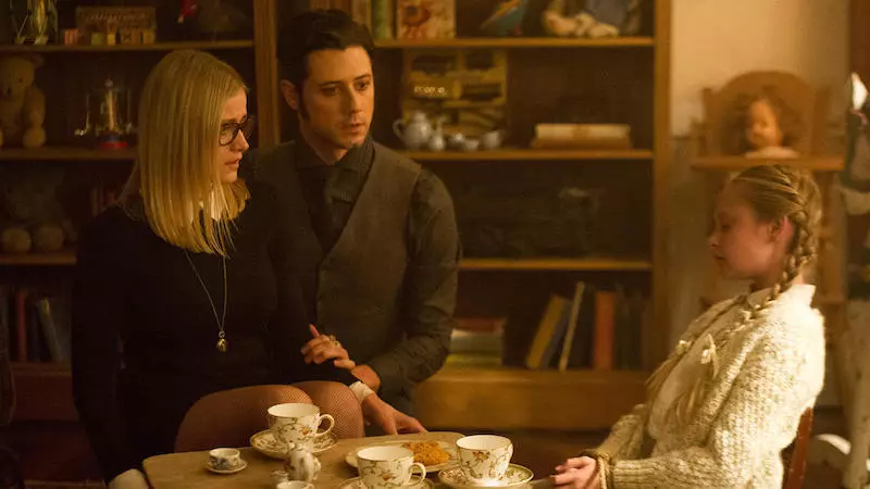 Tixrobx il-Ghost Tea: The Magicians, "Il-Kamra tal-Kitba"