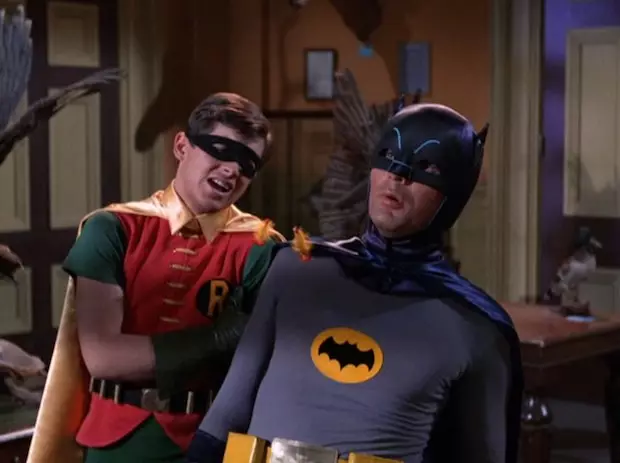 Santo Reassistir Batman! “Quente fora da chapa” / “O gato e o violino” 20140_1