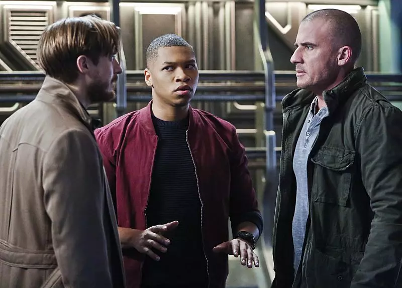 "Tu No Captain Kirk î." Legends of Tomorrow, "Marooned"