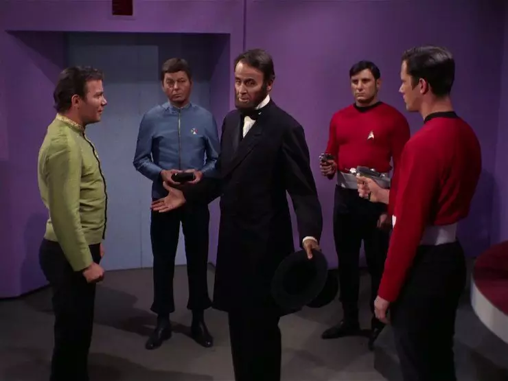 Star Trek oriģinālā seriāla atkārtota skatīšanās: “The Savage Curtain” 20986_1