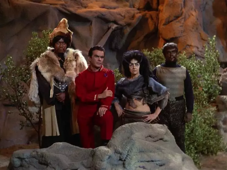 Star Trek oriģinālā seriāla atkārtota skatīšanās: “The Savage Curtain” 20986_9