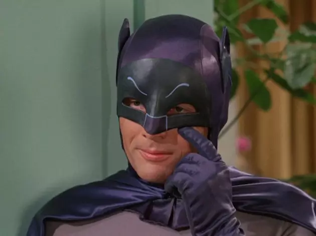 Santo Reassistir Batman! “Aniversário do Batman” / “A Riddling Controversy”