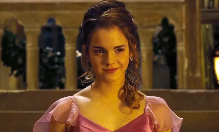 Emma Watson vaidins Belle Disnėjaus filme „Gražuolė ir pabaisa“.