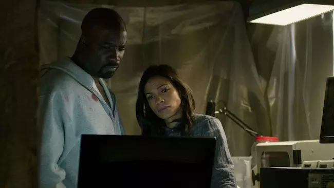 Romantismul și furia alimentează episoadele finale din Luke Cage 21769_4