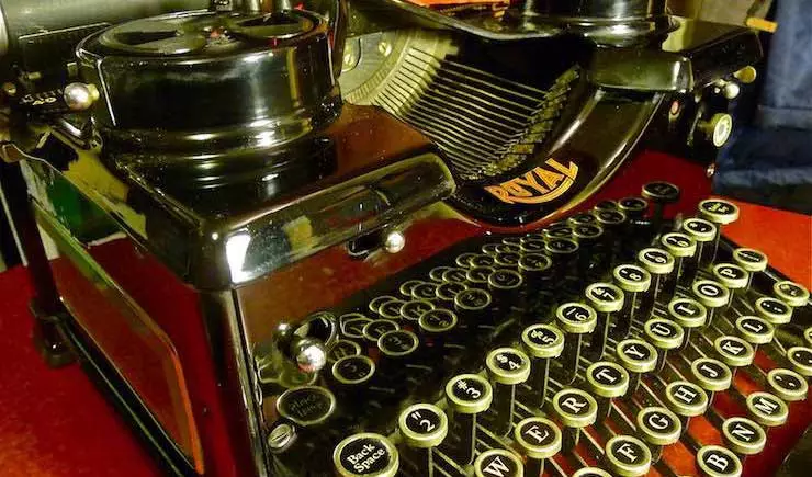 Typewriter Mania uye Munyori Wemazuva Ano