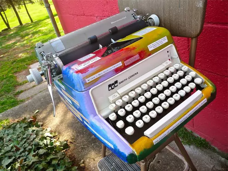 Fugees typewriter ak ekriven modèn lan 21998_3