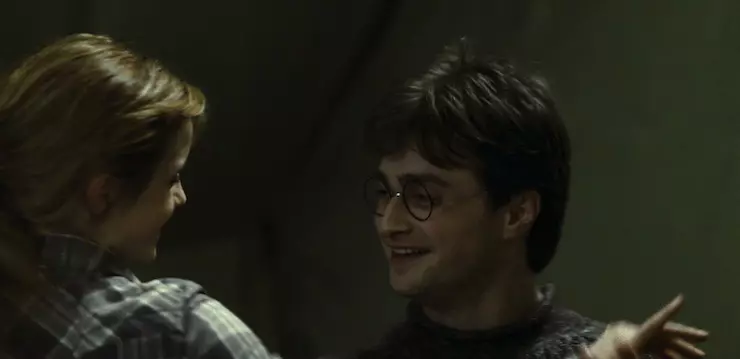 Harry Potter and the Deathly Hallows: အပိုင်း 1 ရုပ်ရှင်ကို ပြန်လည်ကြည့်ရှုခြင်း။ 22221_8