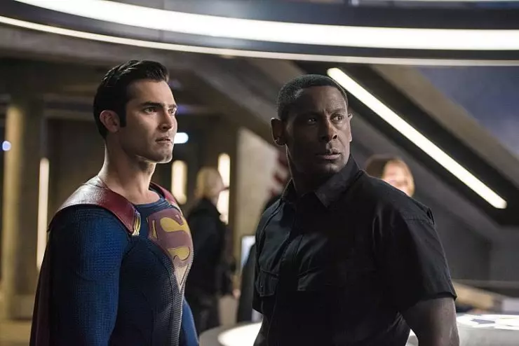 Kaip būti Kara: Supergirl 2 sezono premjera, „Supermerginos nuotykiai“ 22679_2