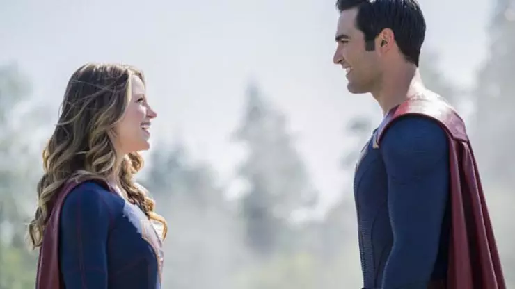 Qanday qilib Kara bo'lish kerak: Supergirl 2-mavsum premyerasi, 