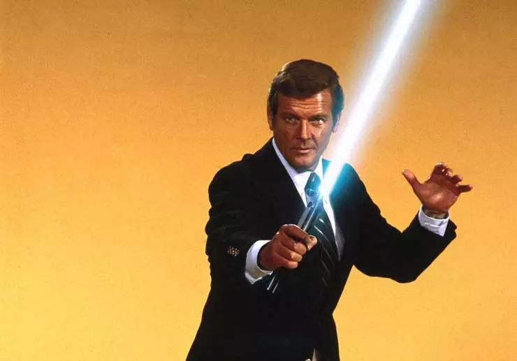 7 Bizarre James Bond / Star Wars Connections