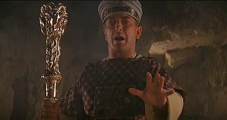 Belloq as Priester in Raider of the Lost Ark