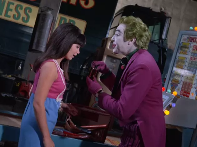 Mukaddes Rewatch Batman! “Joker mekdebe gidýär” / “Ol öz oýny bilen duşuşýar, Grisly Ghoul” 23994_7