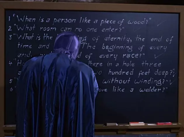 Holy Rewatch Batman! "Otu ilu otu ụbọchị na-eme ka onye na-agba ya pụọ" / "Mgbe oke ahụ pụọ, oke ga-egwu"