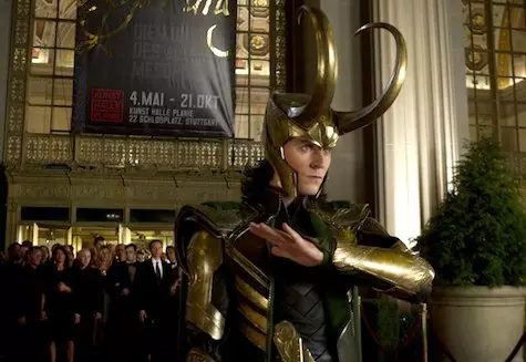 Thor en Loki is waarskynlik die meeste van die tyd naak op die skerm 26167_6