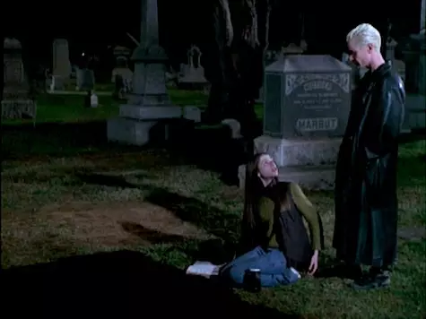 Buffy the Vampire Slayer Rewatch: එය ඔබේ මවගේ වඳුරාගේ පාදය නොවේ 27465_5