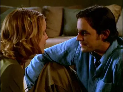 Buffy the Vampire Slayer Rewatch: Gofalu a Bwydo Eich Efeill Drwg 27724_7