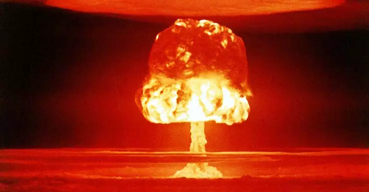 Ричард Родстың «Атом бомбасының жасалуы» фильміндегі Лео Шилард үшін уақыт үзілді.