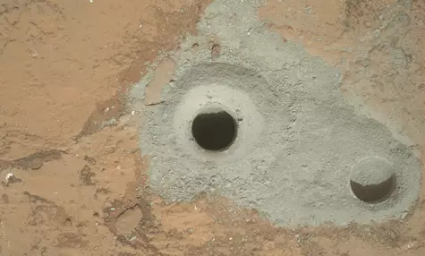 Primeira mostra de perforación de Curiosity: NASA/JPL