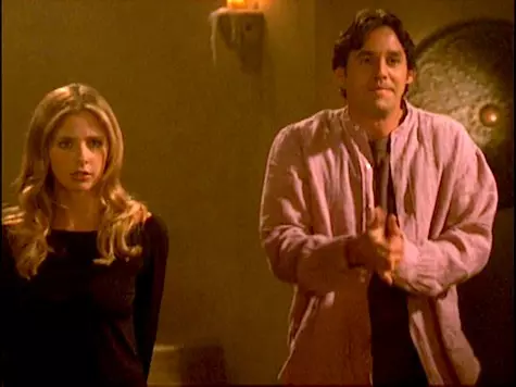 Buffy l'ammazzavampiri Rewatch: L'attacco del grande Honkin' Dracula 29292_6