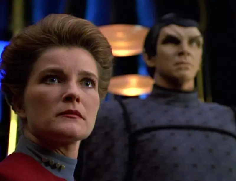 Star Trek: Voyager Rewatch: "ភ្នែកនៃម្ជុល"