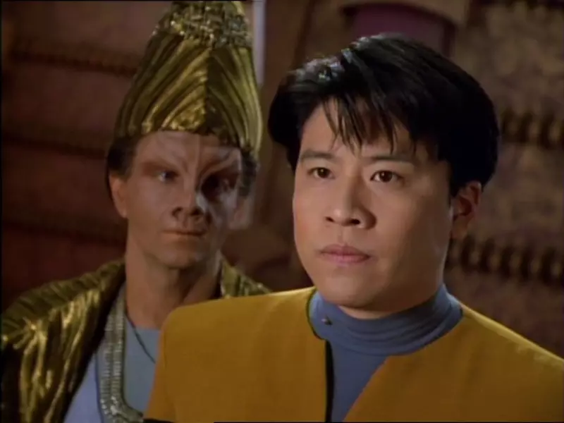 Inyenyeri Trek: Voyager Rewatch: “Emanations”