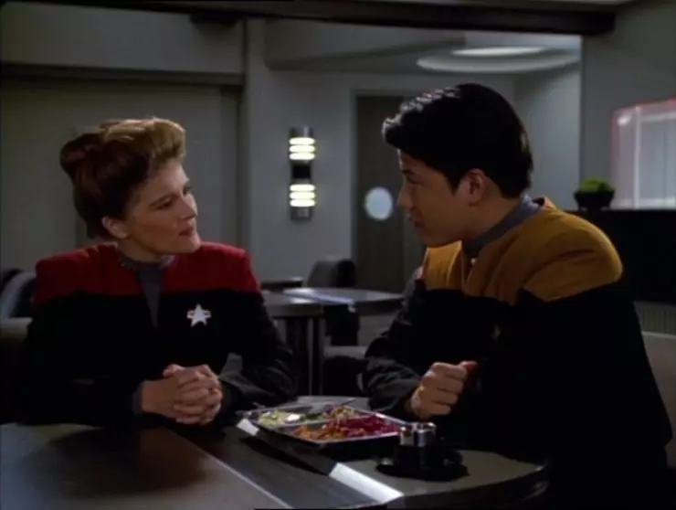 Inyenyeri Trek: Voyager Rewatch: “Emanations” 2931_2