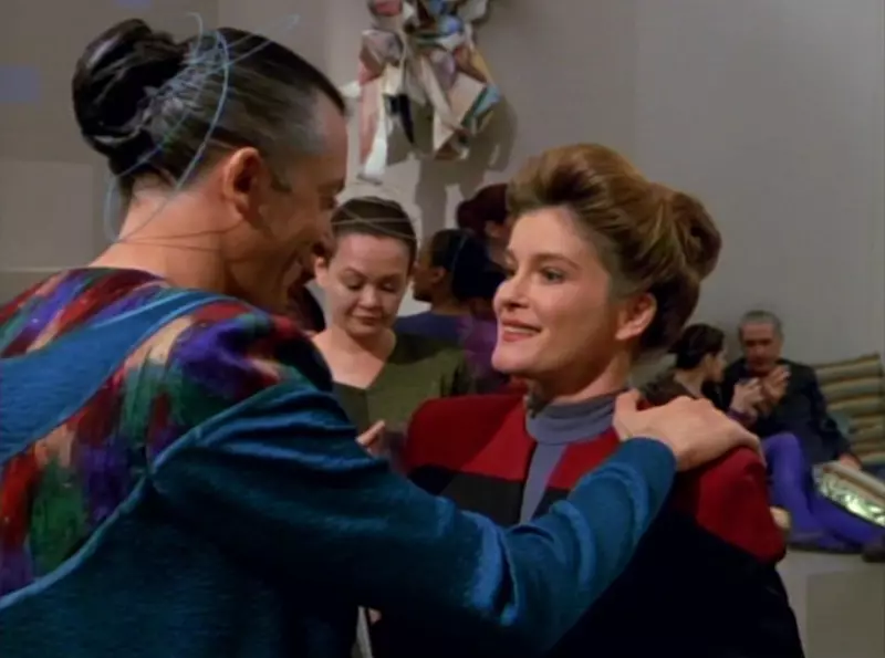 چولپان Trek: Voyager Rewatch: «ئاساسلىق ئامىللار»