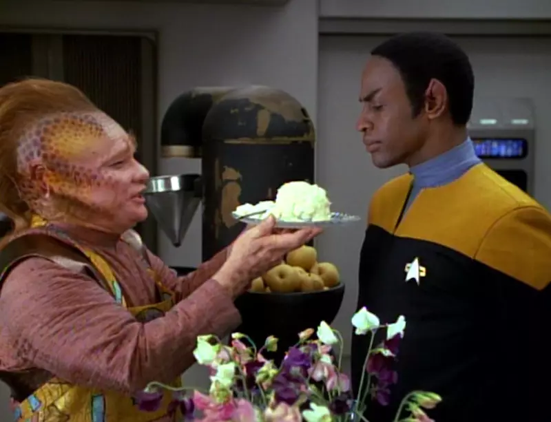 Star Trek: Voyager Rewatch: "ການຮຽນຮູ້ເສັ້ນໂຄ້ງ"