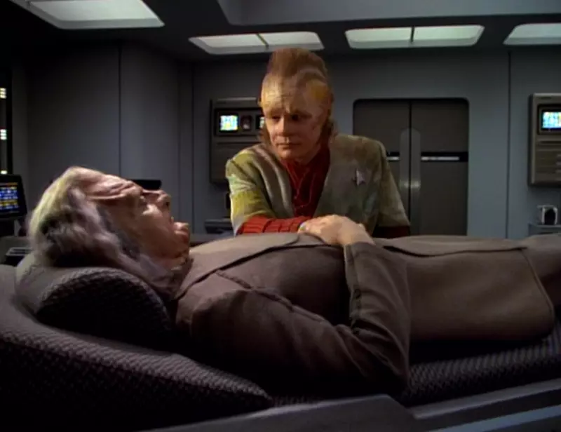 Star Trek: Voyager Rewatch: Apèsi sou premye sezon 2946_1