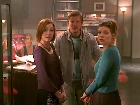 Повторно гледање на Buffy the Vampire Slayer: Scoobies vs Maclays 29509_6