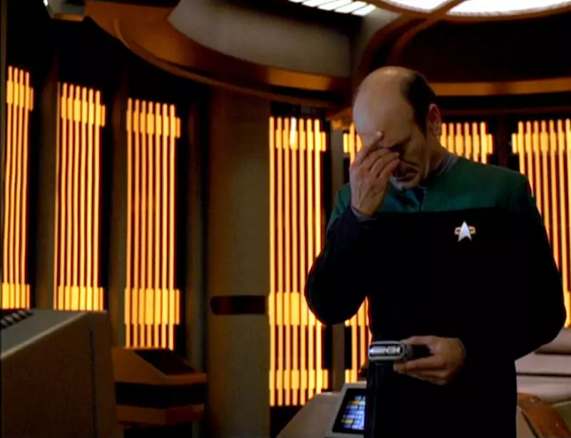 Star Trek: Voyager Rewatch: "प्रोजेक्शन्स"