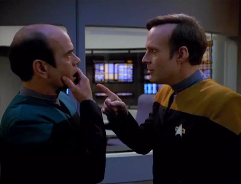 „Star Trek“: „Voyager Rewatch“: „Projekcijos“ 2952_4