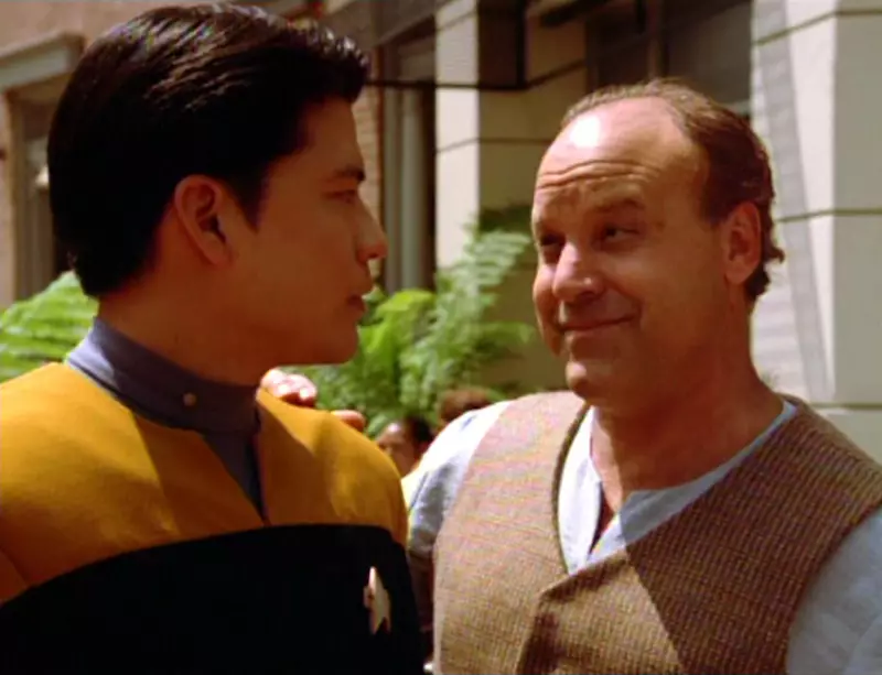 Star Trek: Voyager qayta tomoshasi: “Non Sequitur” 2956_2