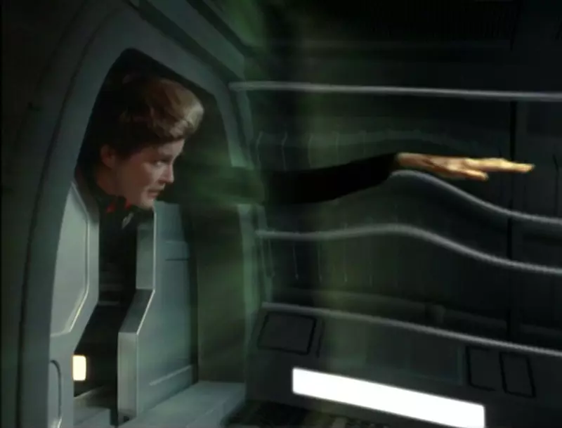 Star Trek: Voyager Rewatch: "Twisted"