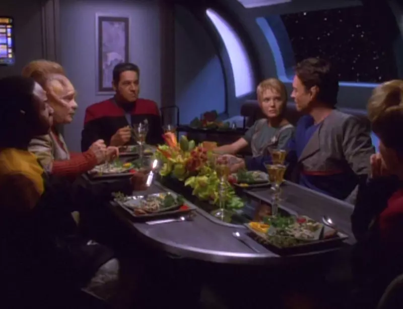 Star Trek: Voyager Rewatch: «Холодный огонь» 2966_1
