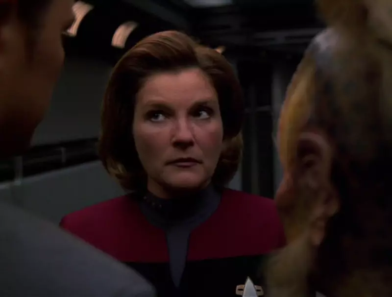 „Star Trek“: „Voyager Rewatch“: „Friendship One“ 2989_3