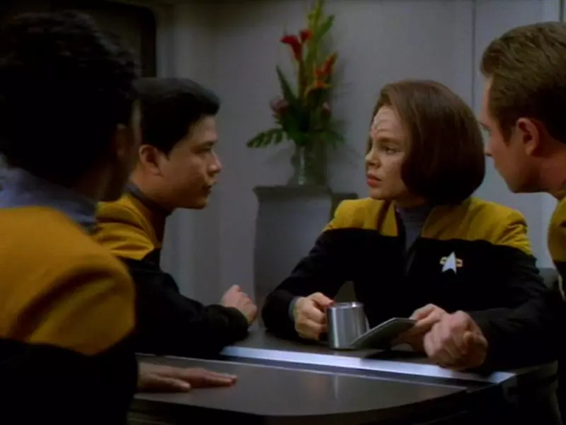 Star Trek: Voyager Rewatch: «Розрішення» 3002_1