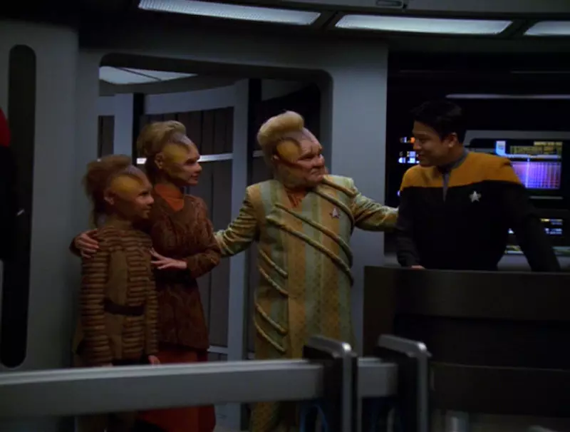 Star Trek: Voyager Rewatch: “Homestead” 3004_3