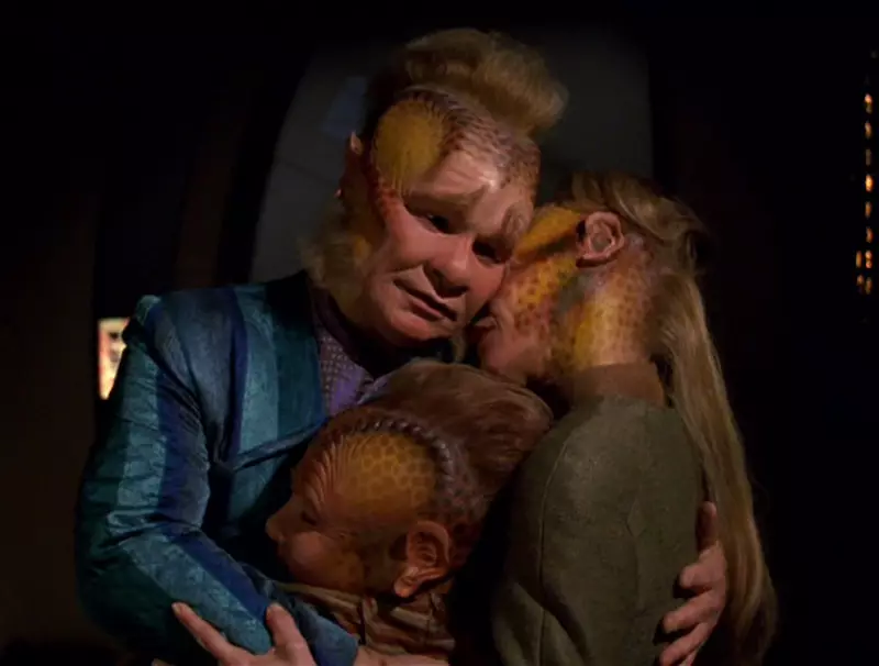 Star Trek: Voyager Rewatch: “Homestead” 3004_5