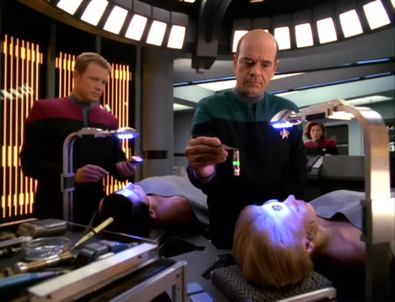 Star Trek: Voyager endurskoðun: „Ófullkomleiki“ 3010_3