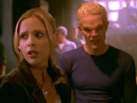 Buffy the Vampire Slayer Rewatch：“你把这位女士的前任变成了一个巨大的蠕虫怪物吗？” 30216_10