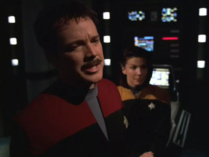 Star Trek: Voyager Yenidən Baxış: “Müəllif, Müəllif” 3028_5