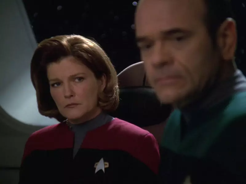 Star Trek: Voyager Yenidən Baxış: “Müəllif, Müəllif” 3028_6