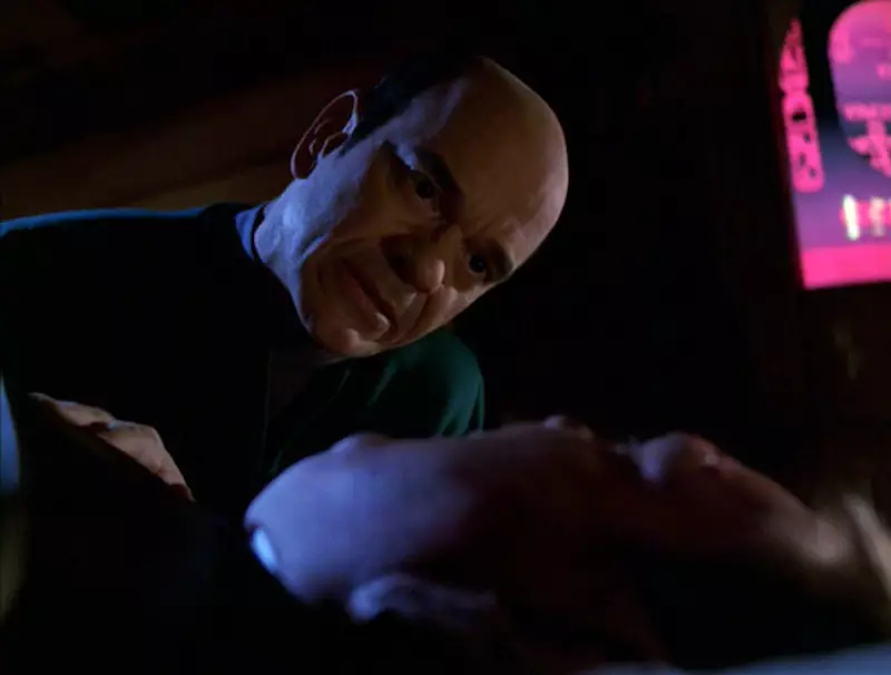 Star Trek: Voyager Rewatch: “Critical Care” 3037_3