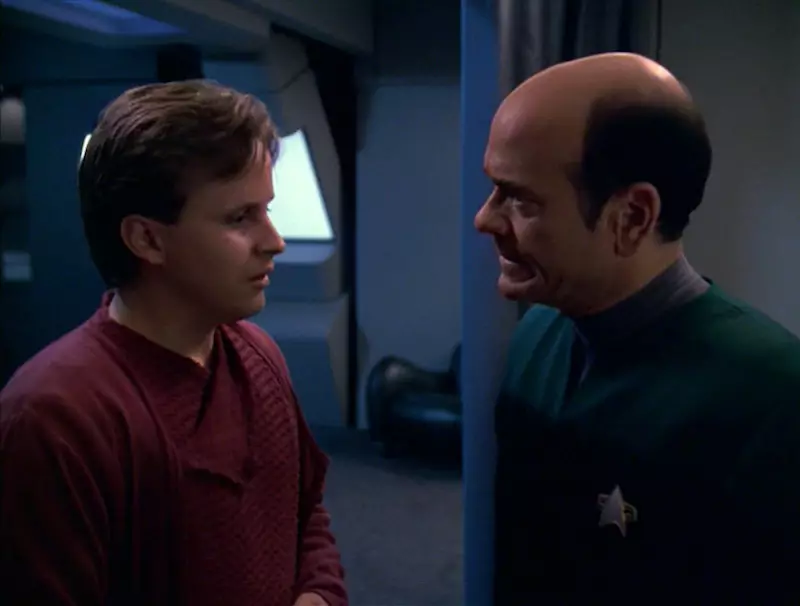 Star Trek: Voyager Rewatch: “Critical Care” 3037_5