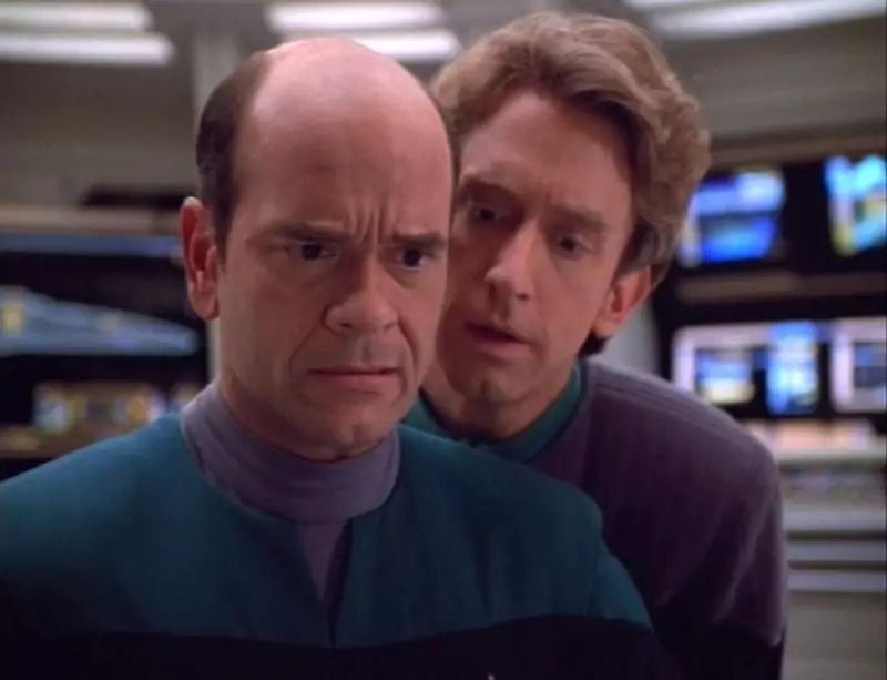 “Star Trek”: “Voyager Rewatch”: “Çüýşedäki habar” 3050_4