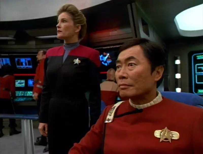 Stêrk Trek: Voyager Rewatch: "Flashback"