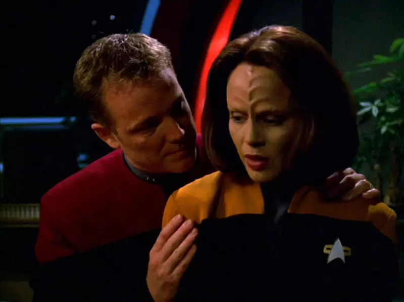 Stêrk Trek: Voyager Rewatch: "Lineage"