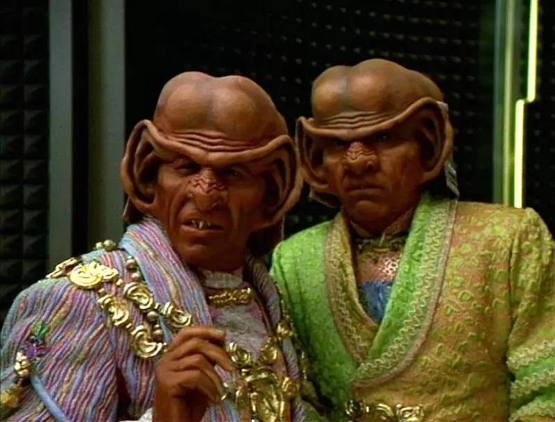 Star Trek: Voyager Rewatch: “Elw Ffug”